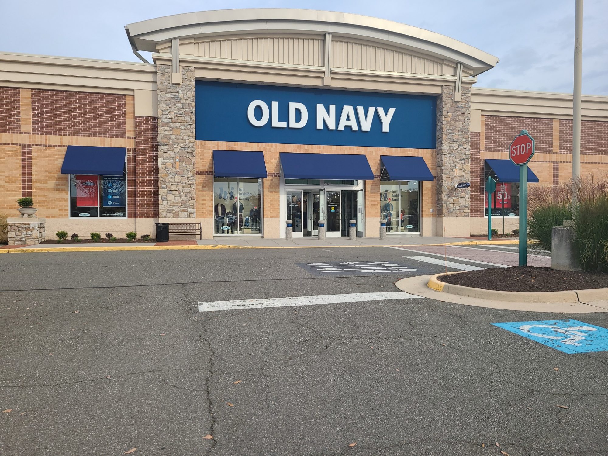 Old Navy Opens in Gainesville at Shops at Stonewall | Peterson Cos
